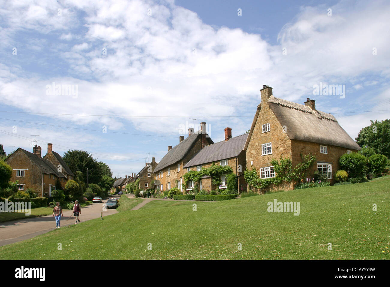 Oxfordshire Wroxton village green Stock Photo - Alamy