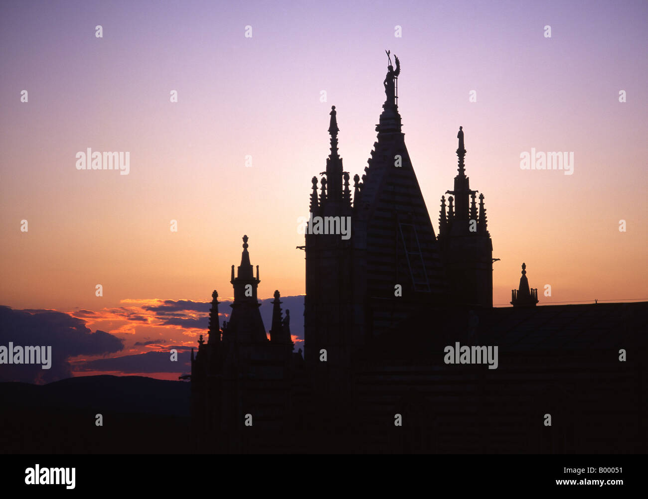 Cathedral sunset silhouette hi-res stock photography and images - Alamy