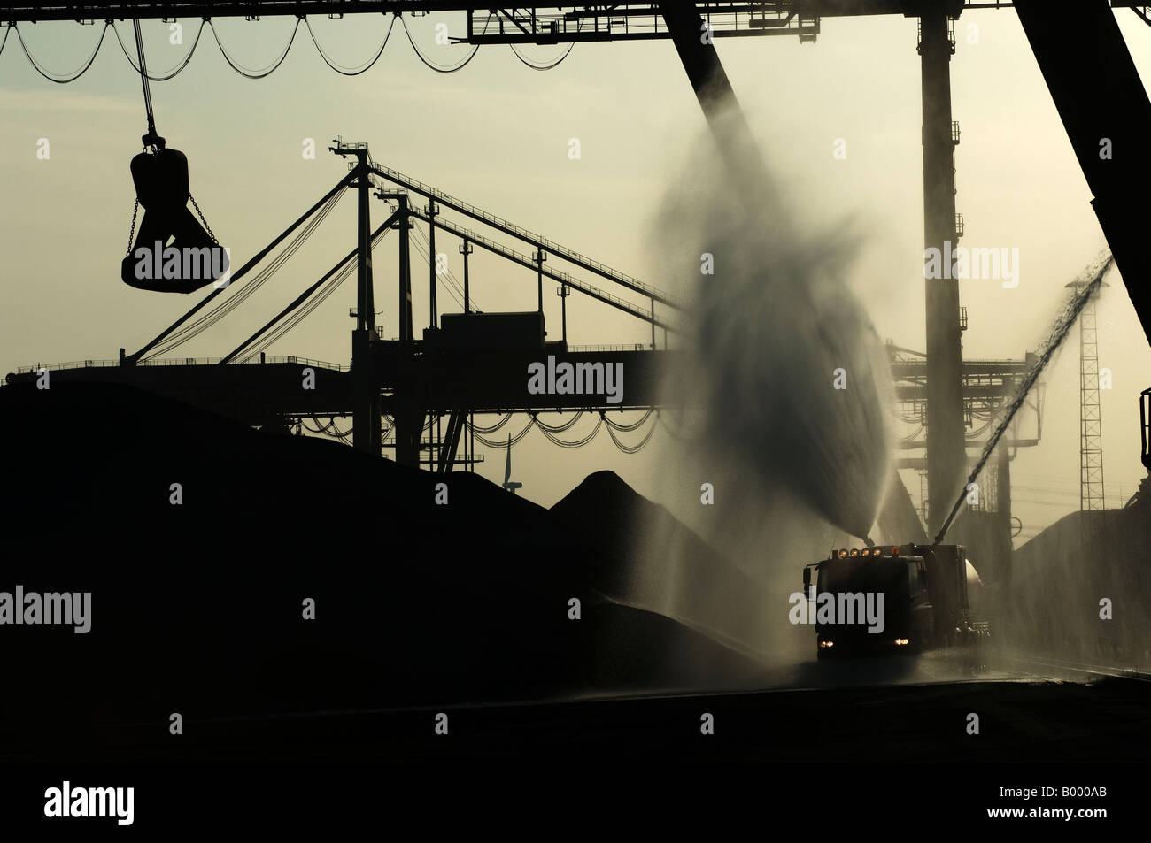 The EMO dry bulk terminal on Maasvlakte, raw materials such as iron ore ...