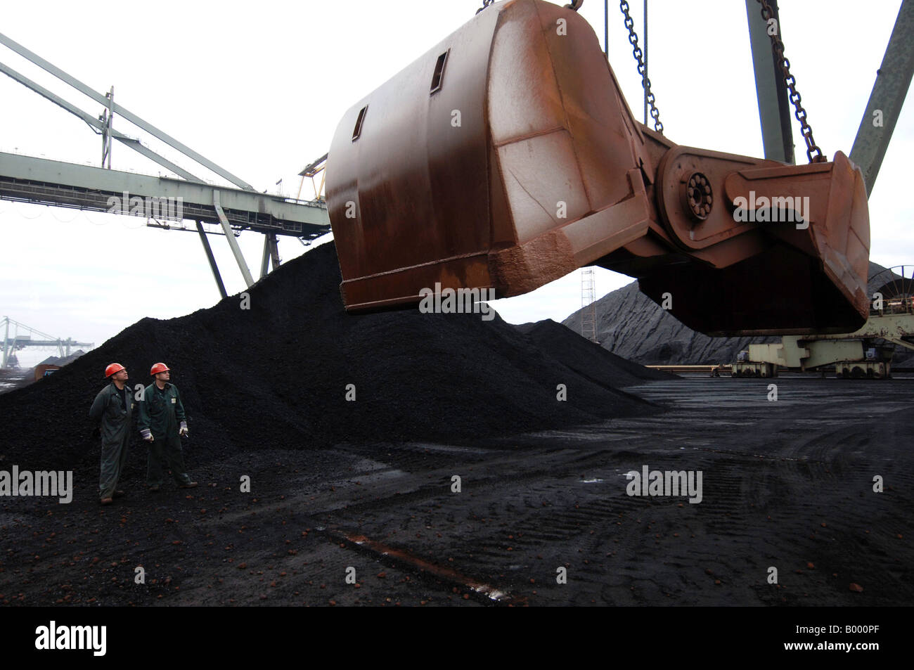 The EMO dry bulk terminal on Maasvlakte, raw materials such as iron ore ...