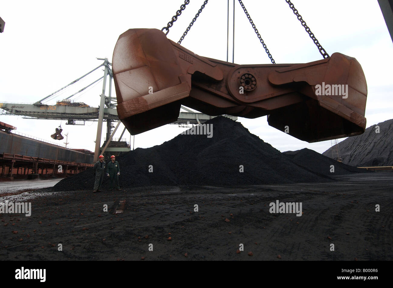The EMO dry bulk terminal on Maasvlakte, raw materials such as iron ore ...