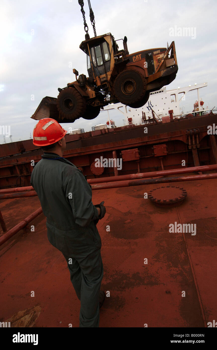 The EMO dry bulk terminal on Maasvlakte, raw materials such as iron ore ...