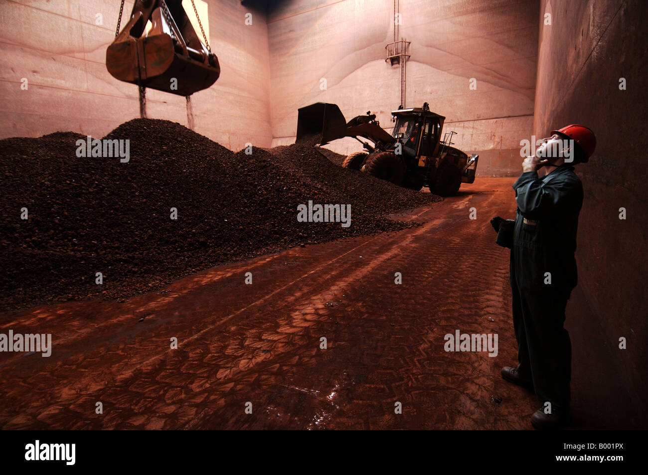 The EMO dry bulk terminal on Maasvlakte, raw materials such as iron ore ...