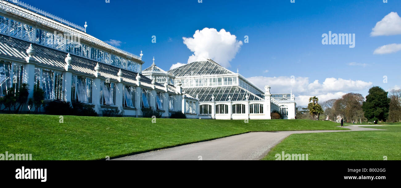 Royal botanical gardens kew london hi-res stock photography and images ...