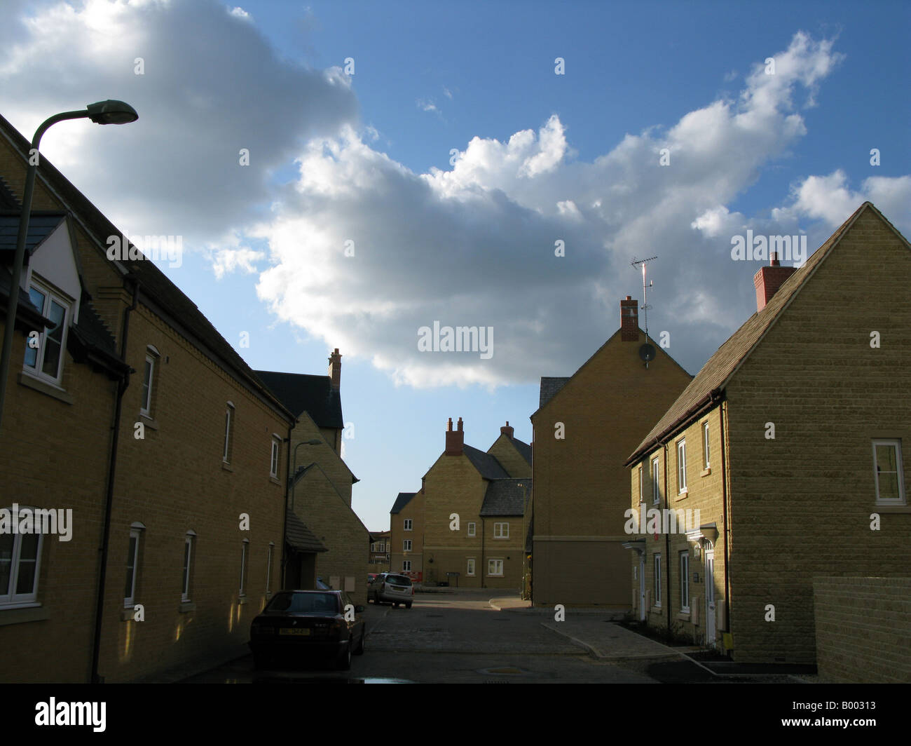 Street on new build estate, Witney, Oxfordshire, England, UK Stock ...