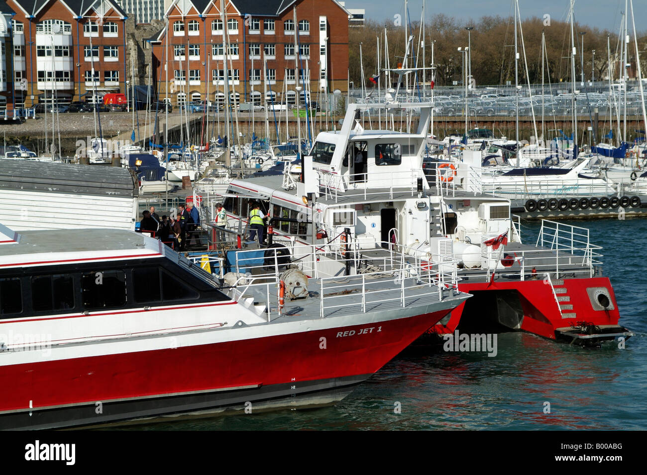 Fast catamaran red jet cowes hi-res stock photography and images - Alamy