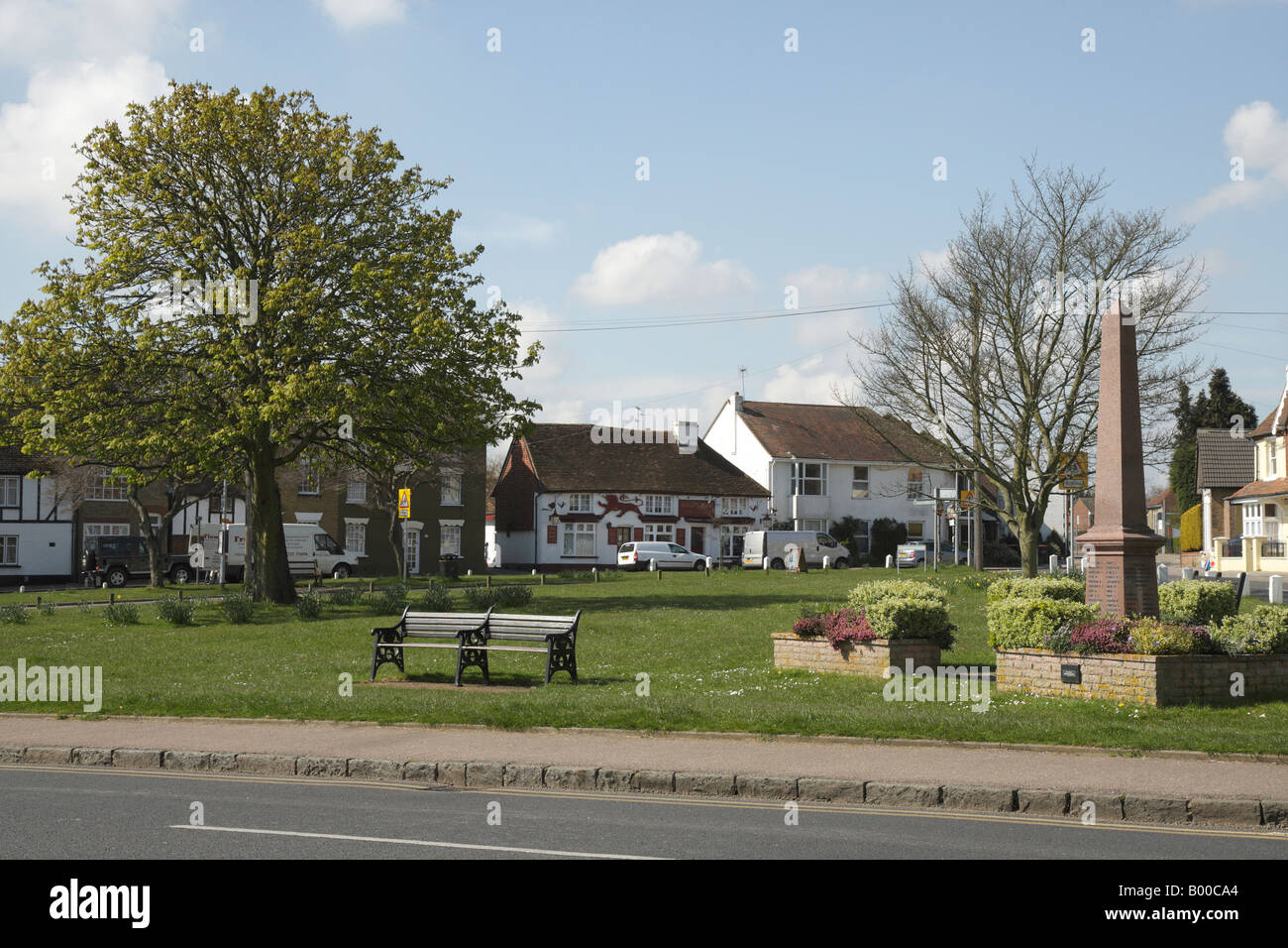 Toddington village green in Bedfordshire Stock Photo - Alamy