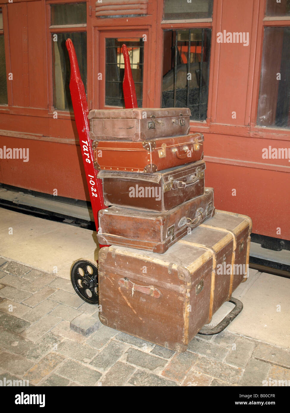 Porters trolley hi-res stock photography and images - Alamy