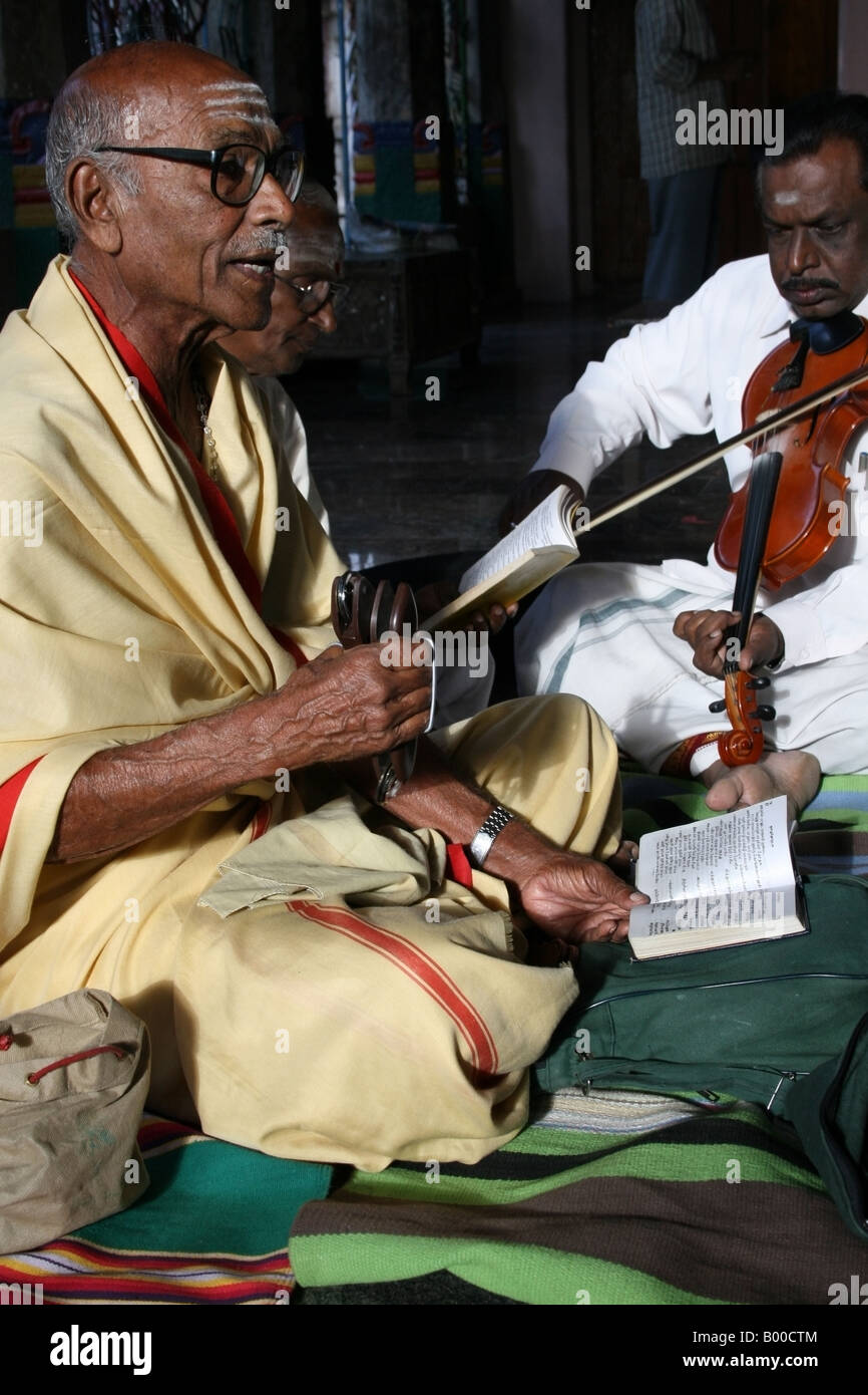 Mantras singing hi-res stock photography and images - Alamy