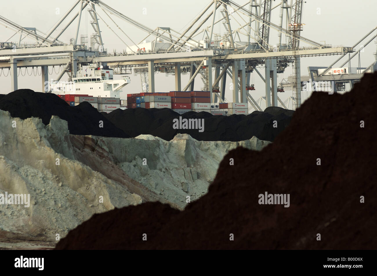 The EMO dry bulk terminal on Maasvlakte, raw materials such as iron ore ...