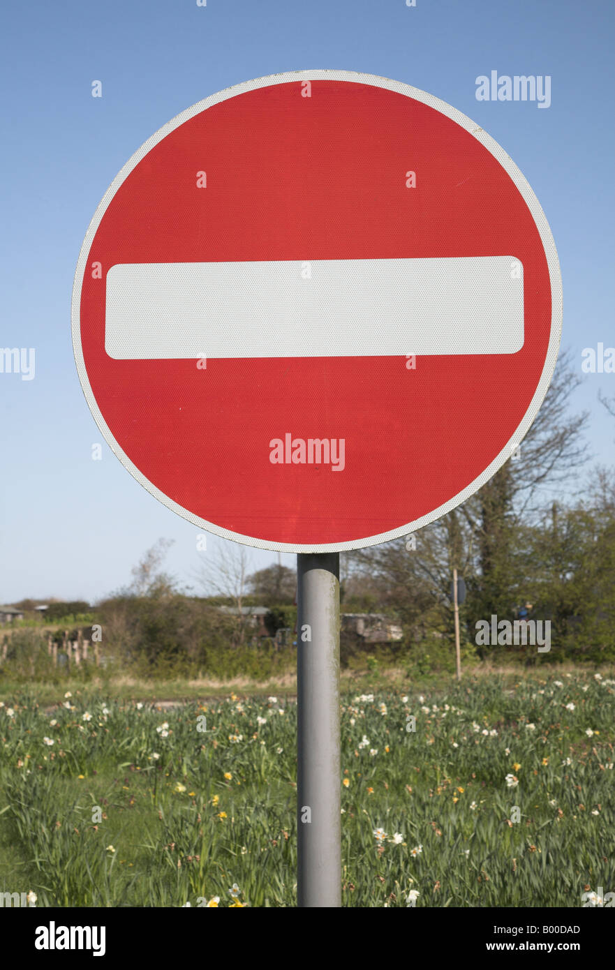 Red circular no entry sign hi-res stock photography and images - Alamy