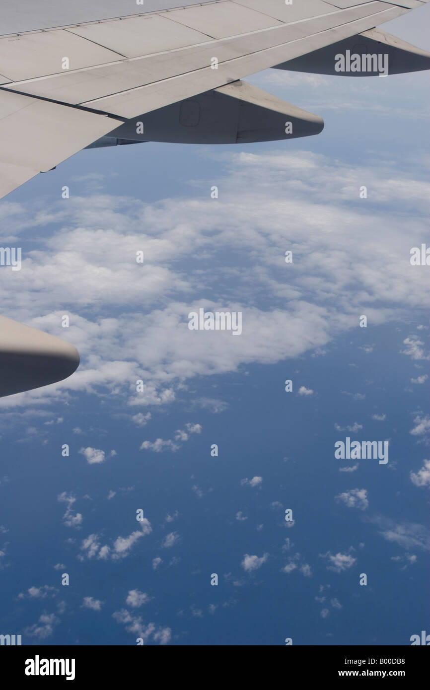 Jumbo jet flying hi-res stock photography and images - Alamy