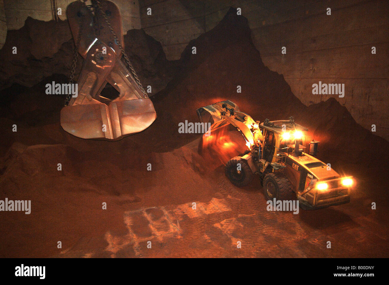 The EMO dry bulk terminal on Maasvlakte, raw materials such as iron ore ...