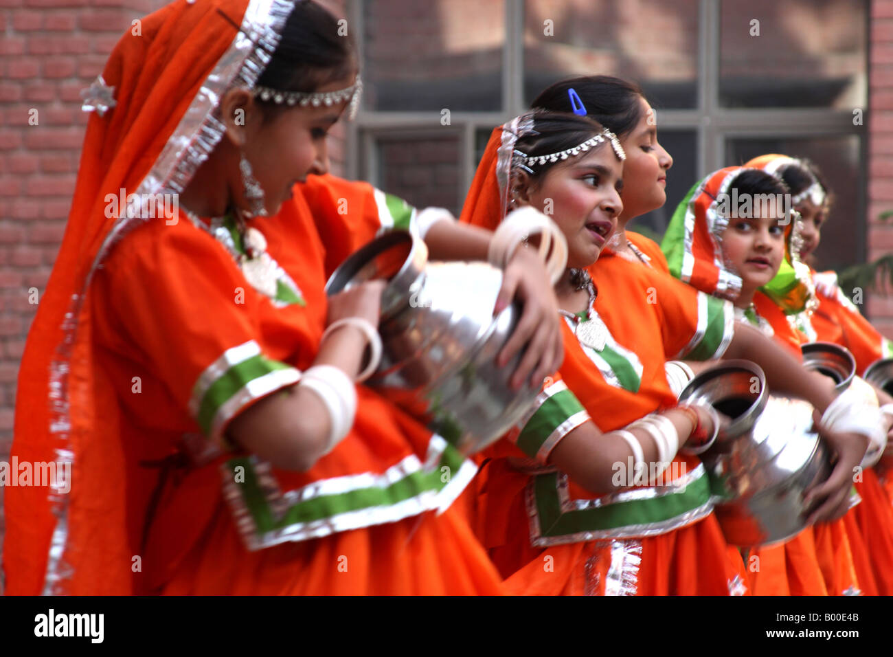 Students dance movement hi-res stock photography and images - Alamy