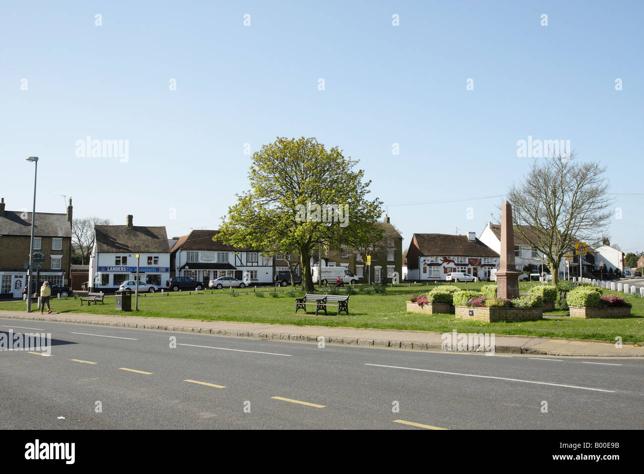 Toddington village green in Bedfordshire Stock Photo - Alamy