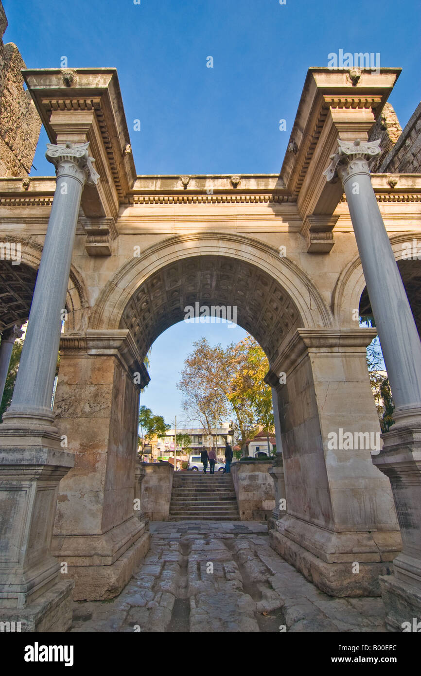 Tumbledown wall of stones hi-res stock photography and images - Alamy