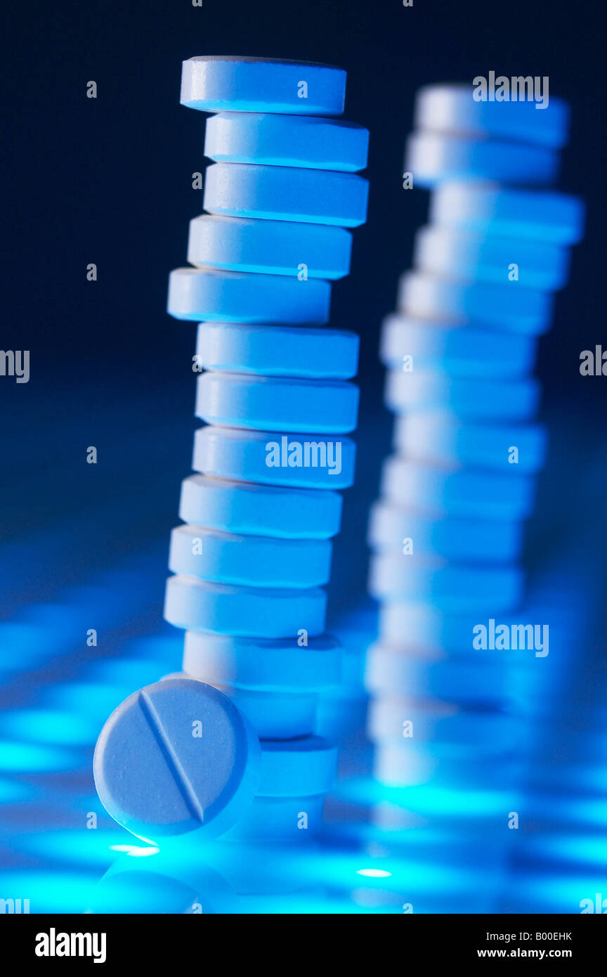 Little blue pill hi-res stock photography and images - Alamy