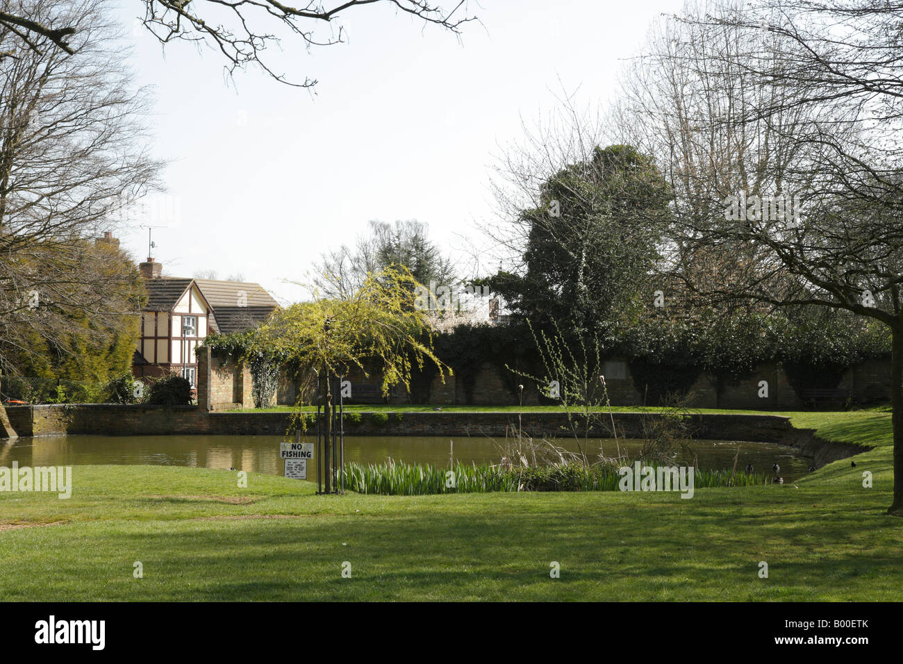 Toddington village pond in Bedfordshire Stock Photo - Alamy