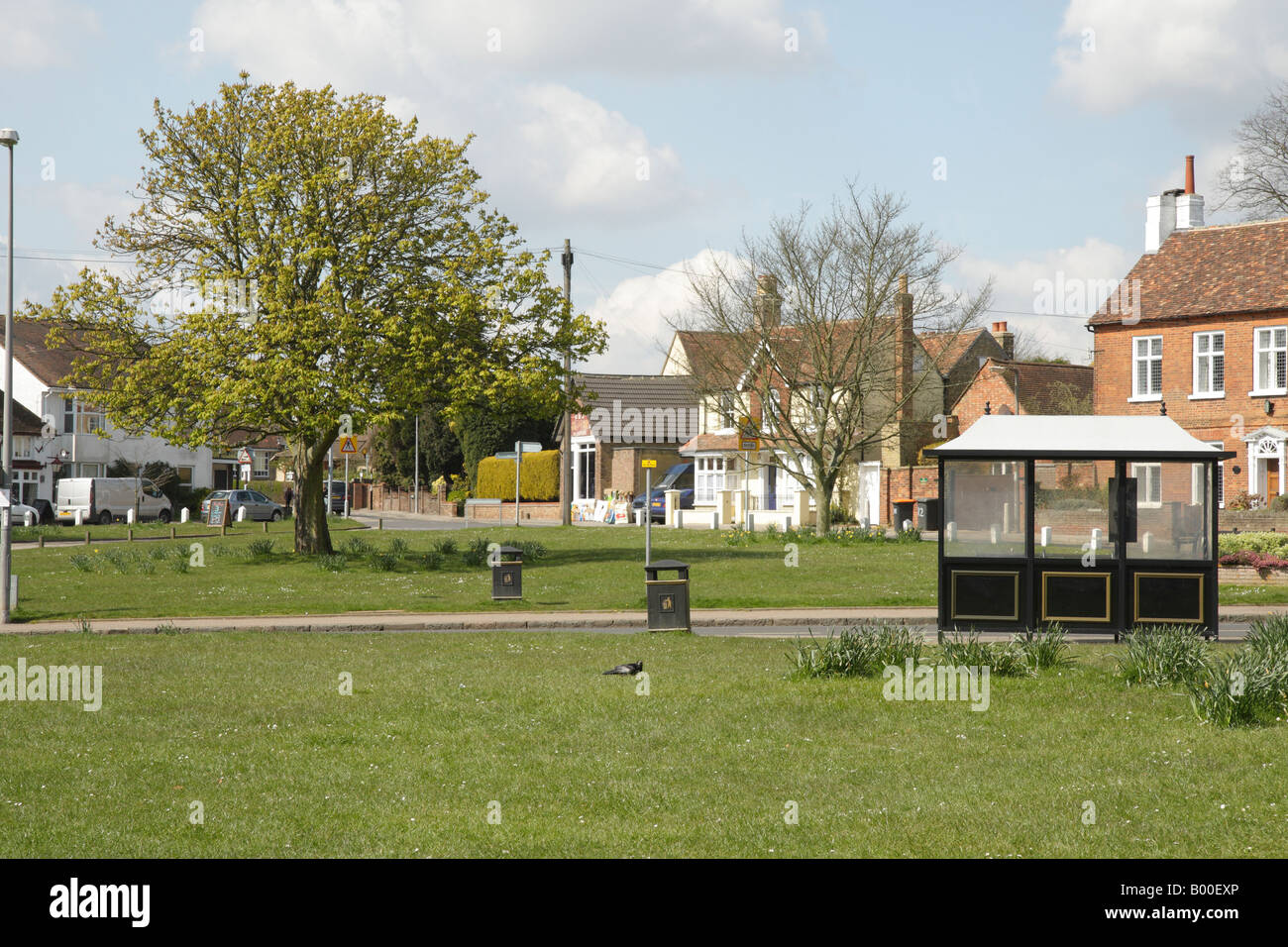 Toddington village green and bus shelter in Bedfordshire Stock Photo ...