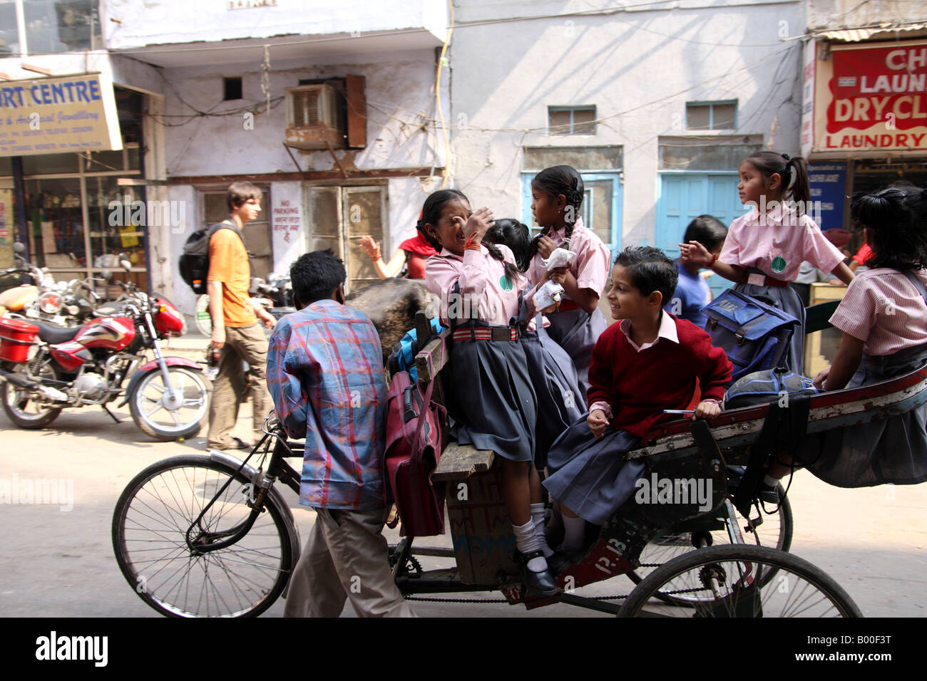 School kids in rickshaw india hi-res stock photography and images - Alamy