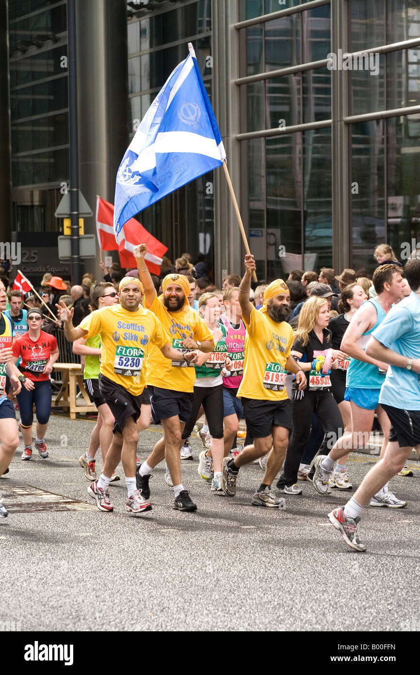 Fancy dress fun runners at the London Marathon 2008, Canary Wharf ...