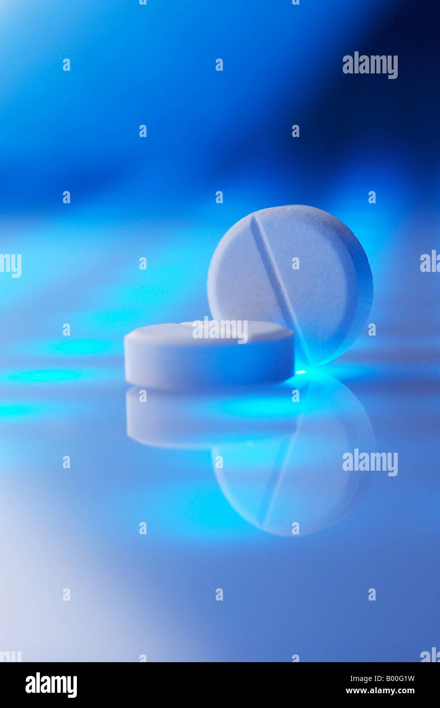 Medicine pills icon monochrome hi-res stock photography and images - Alamy