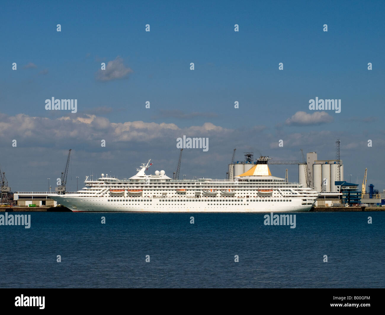 Artemis ship hi-res stock photography and images - Alamy