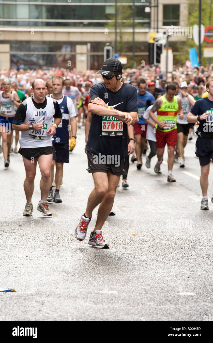 Fancy dress fun runners at the London Marathon 2008, Canary Wharf ...