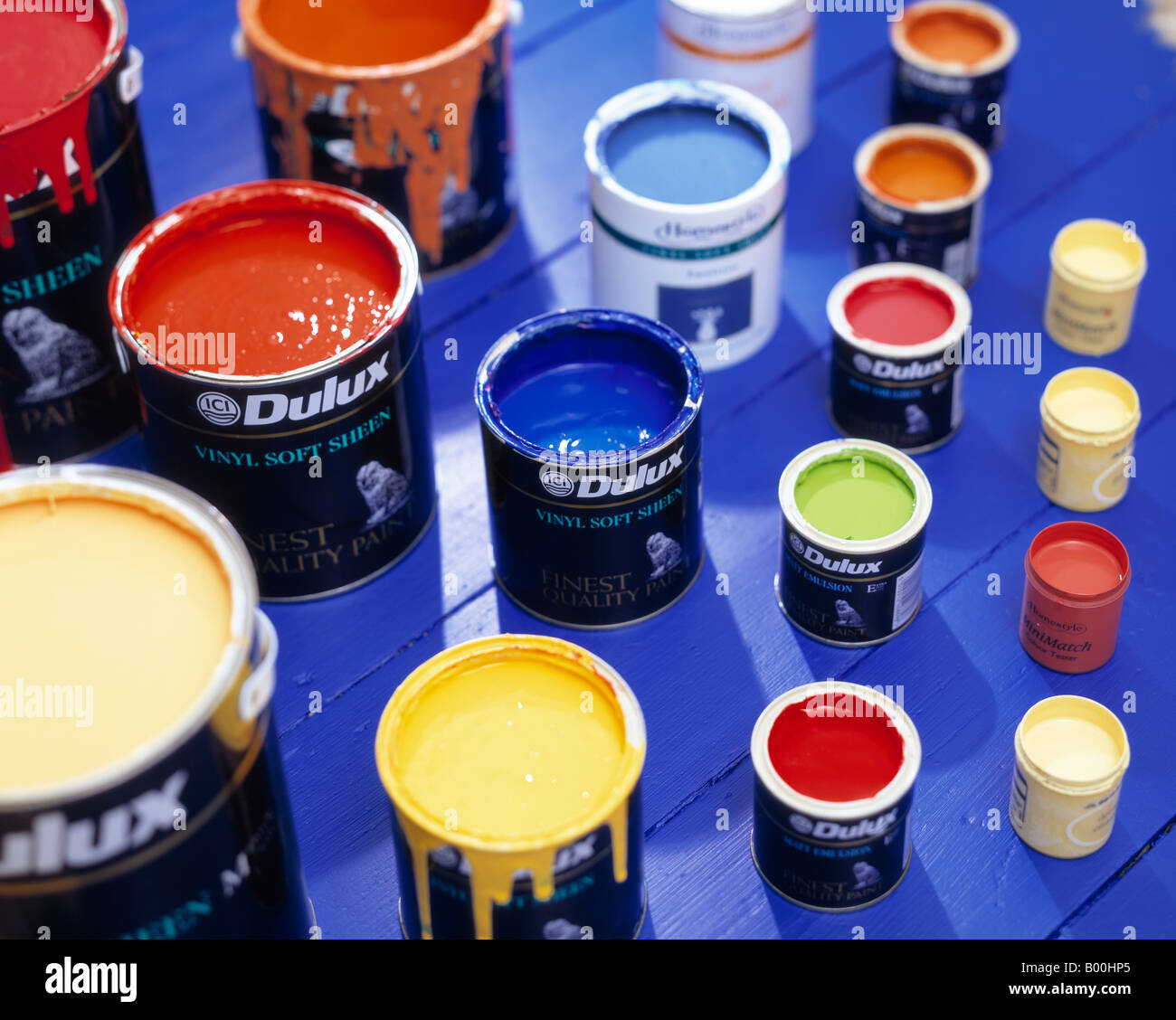 Open a paint can hi-res stock photography and images - Alamy