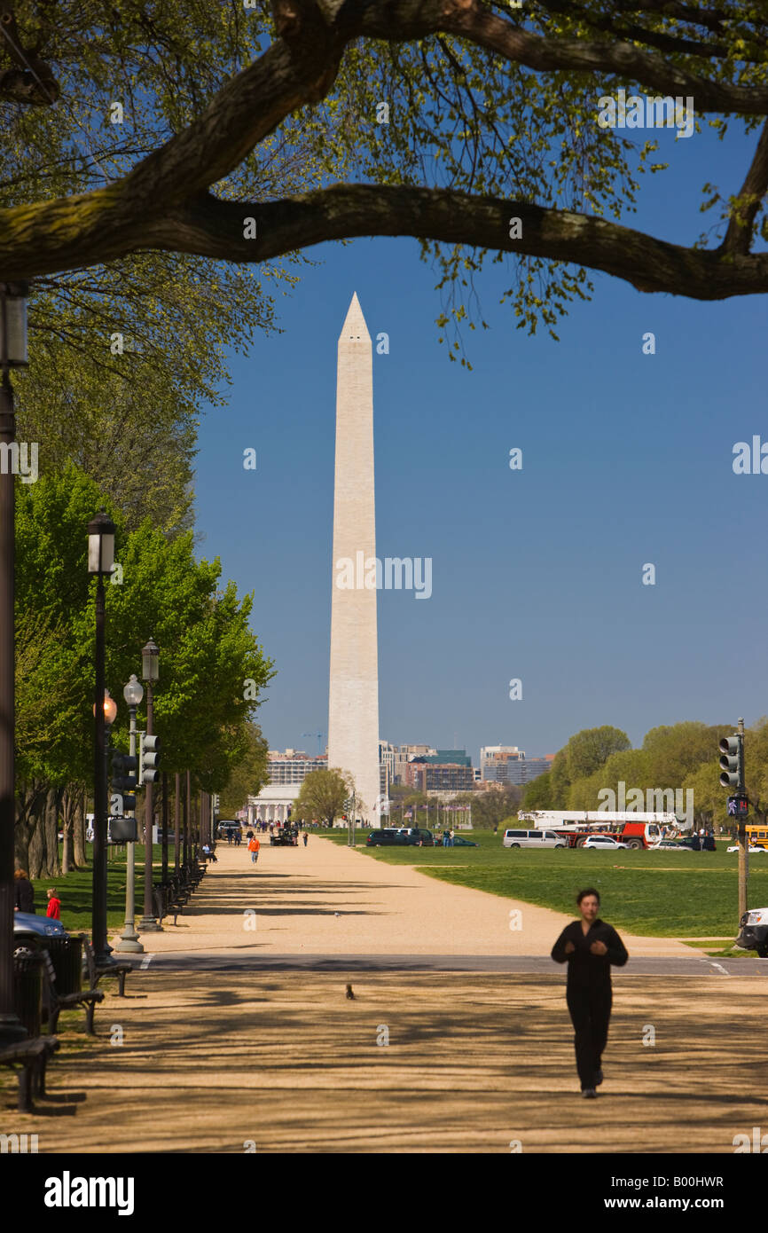 WASHINGTON DC USA Washington Monument on the National Mall and runner ...