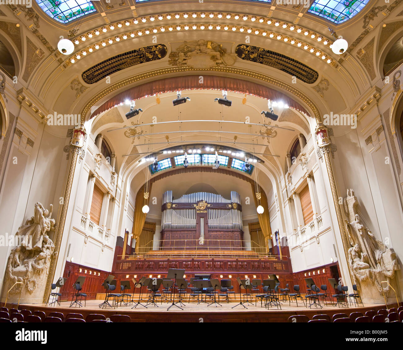 Opera house interior stage hi-res stock photography and images - Alamy