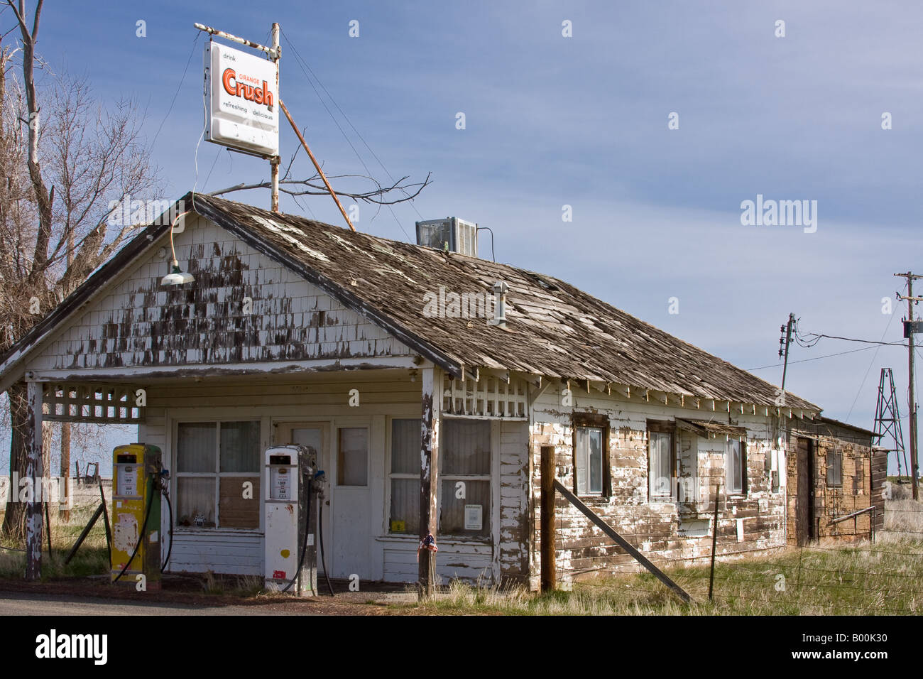 Old gas station hi-res stock photography and images - Alamy