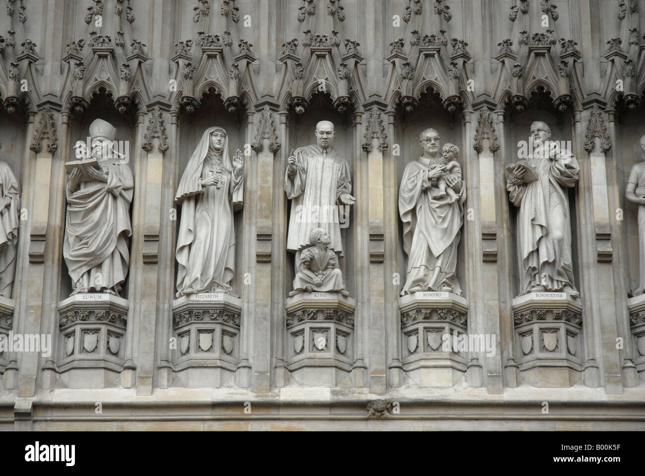 Westminster abbey statues hi-res stock photography and images - Alamy
