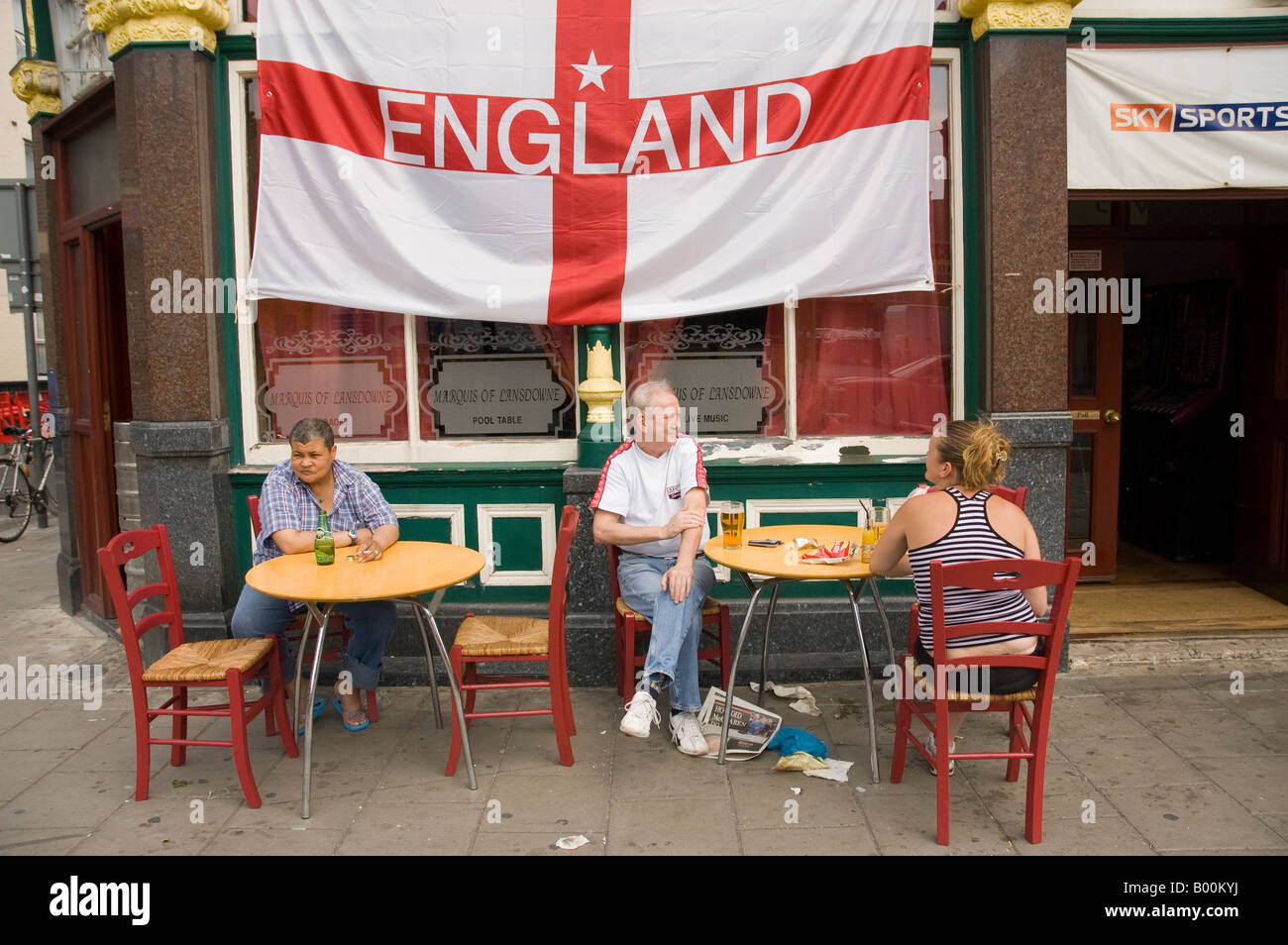 People Outside A Pub High Resolution Stock Photography and Images - Alamy