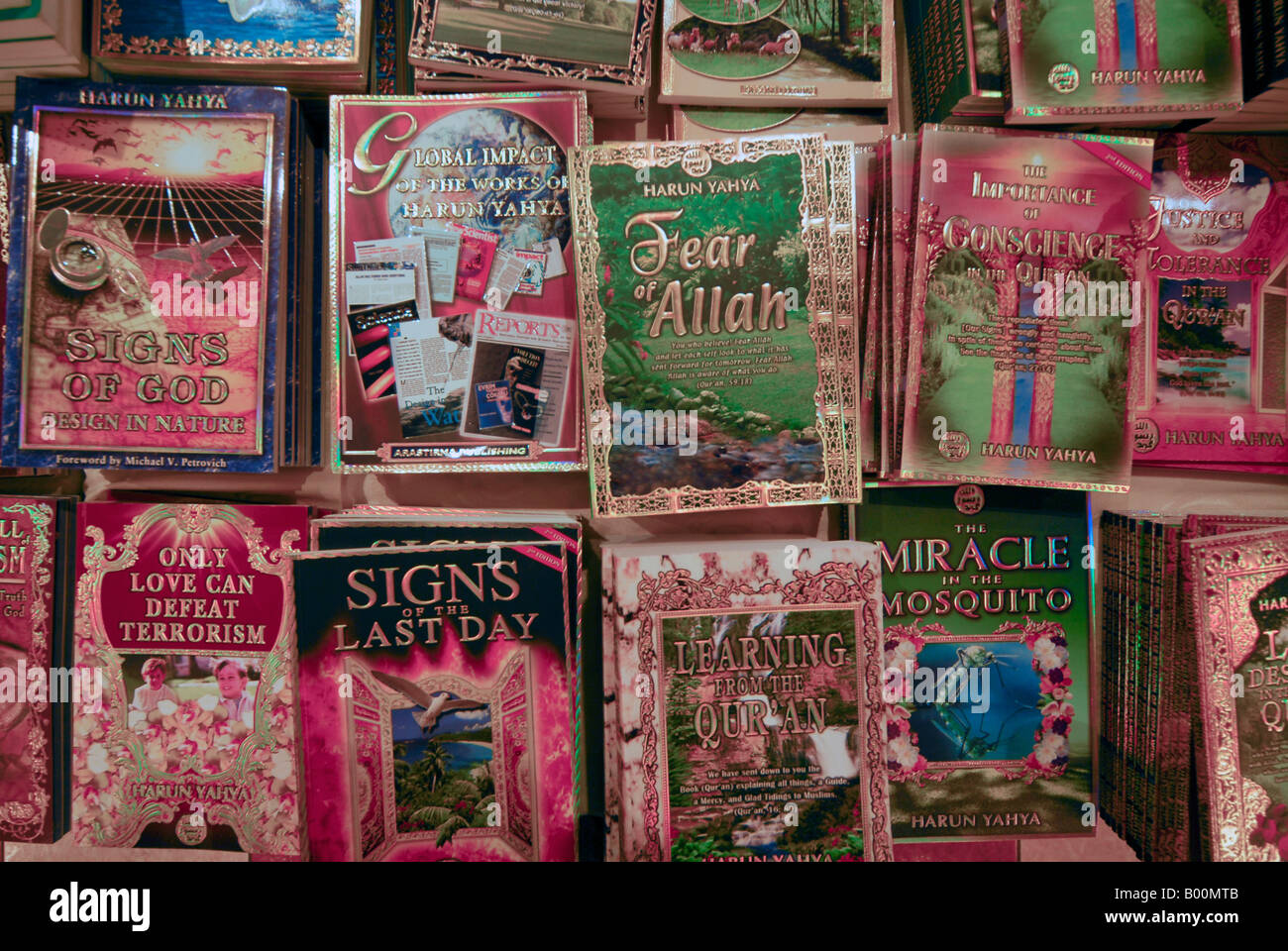Islamic books hi-res stock photography and images - Alamy