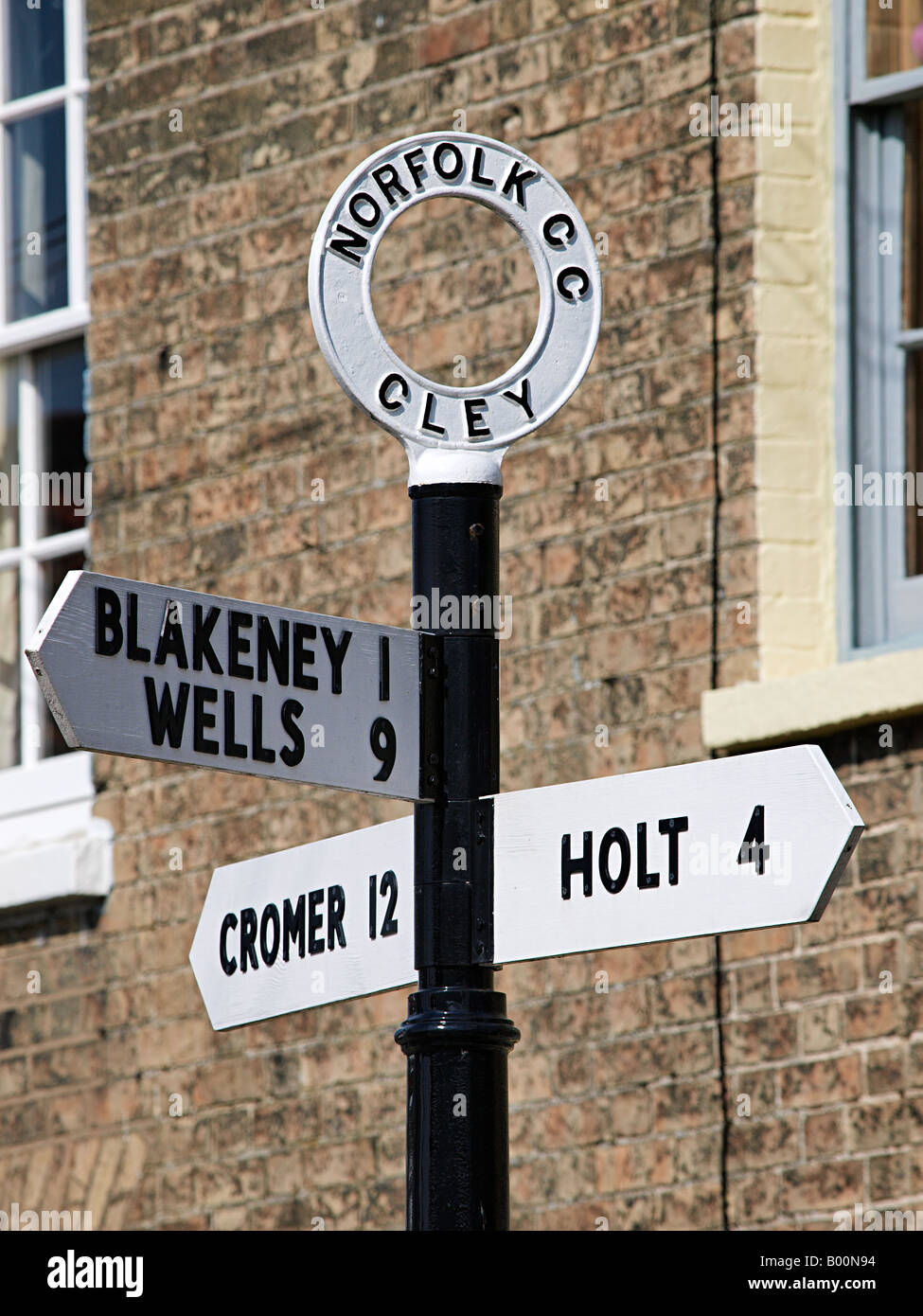 Black and white finger post sign hi-res stock photography and images ...