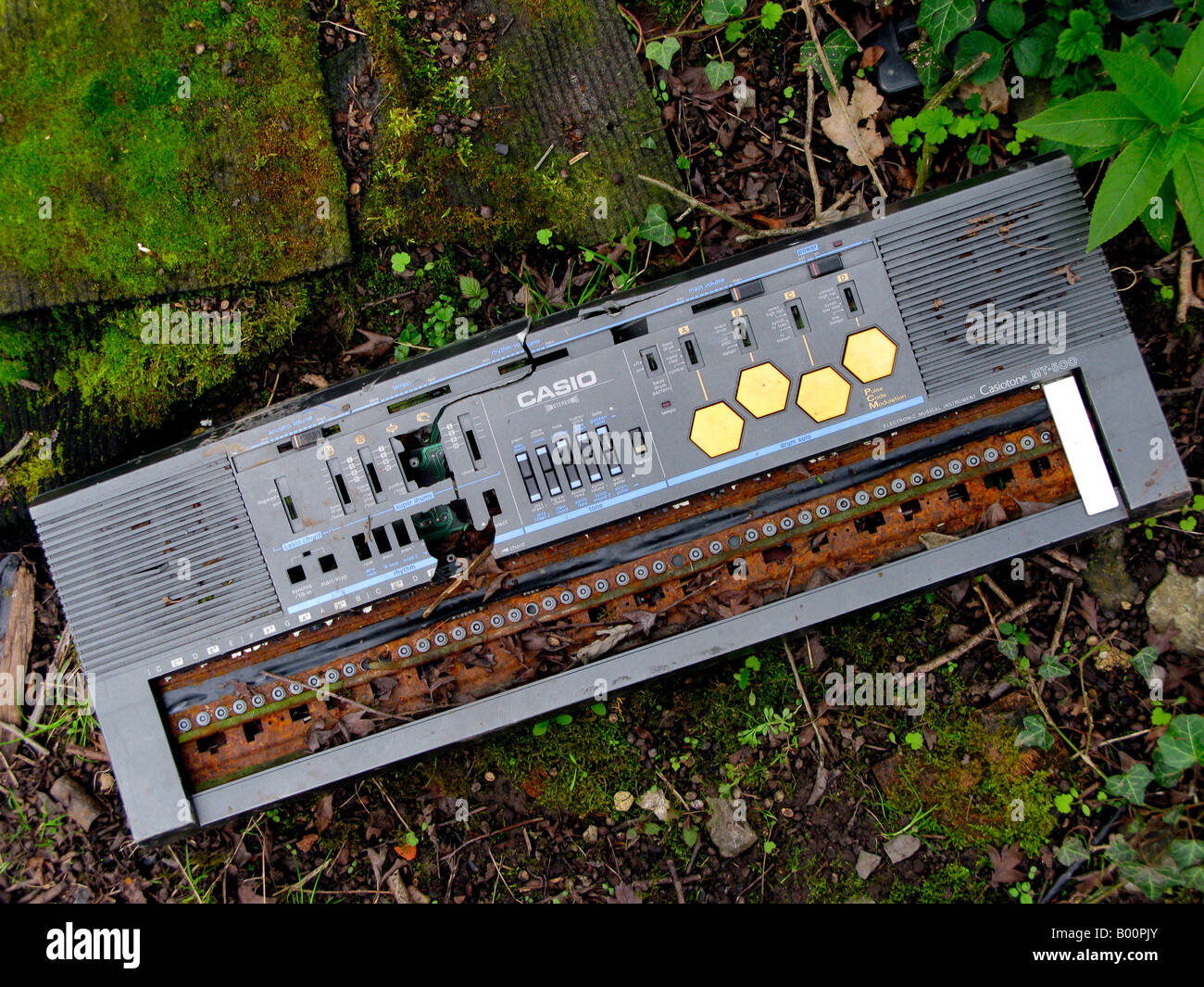 Old wrecked Casio electronic musical keyboard Stock Photo - Alamy
