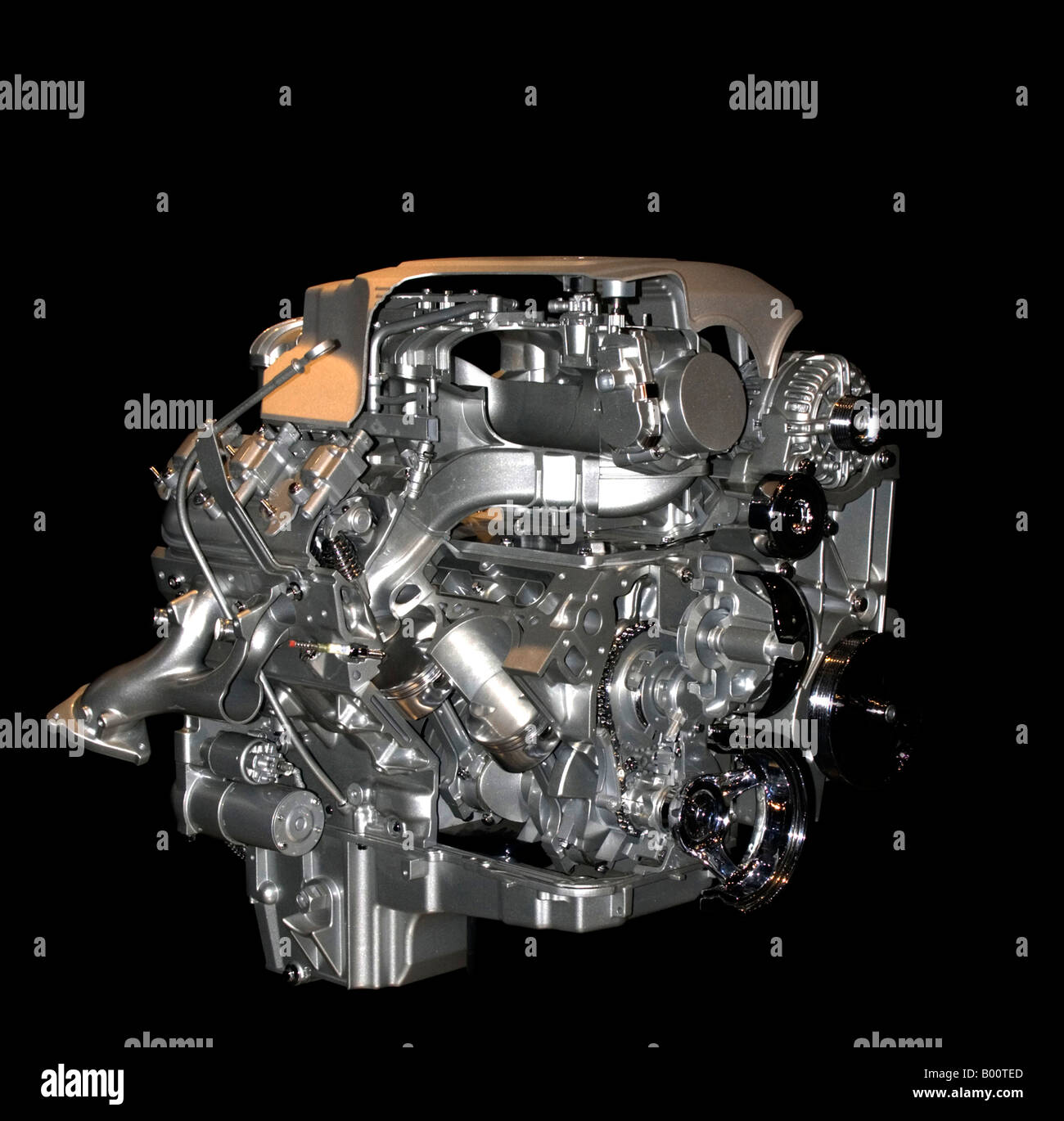 Car v8 engine motor automobile hi-res stock photography and images - Alamy