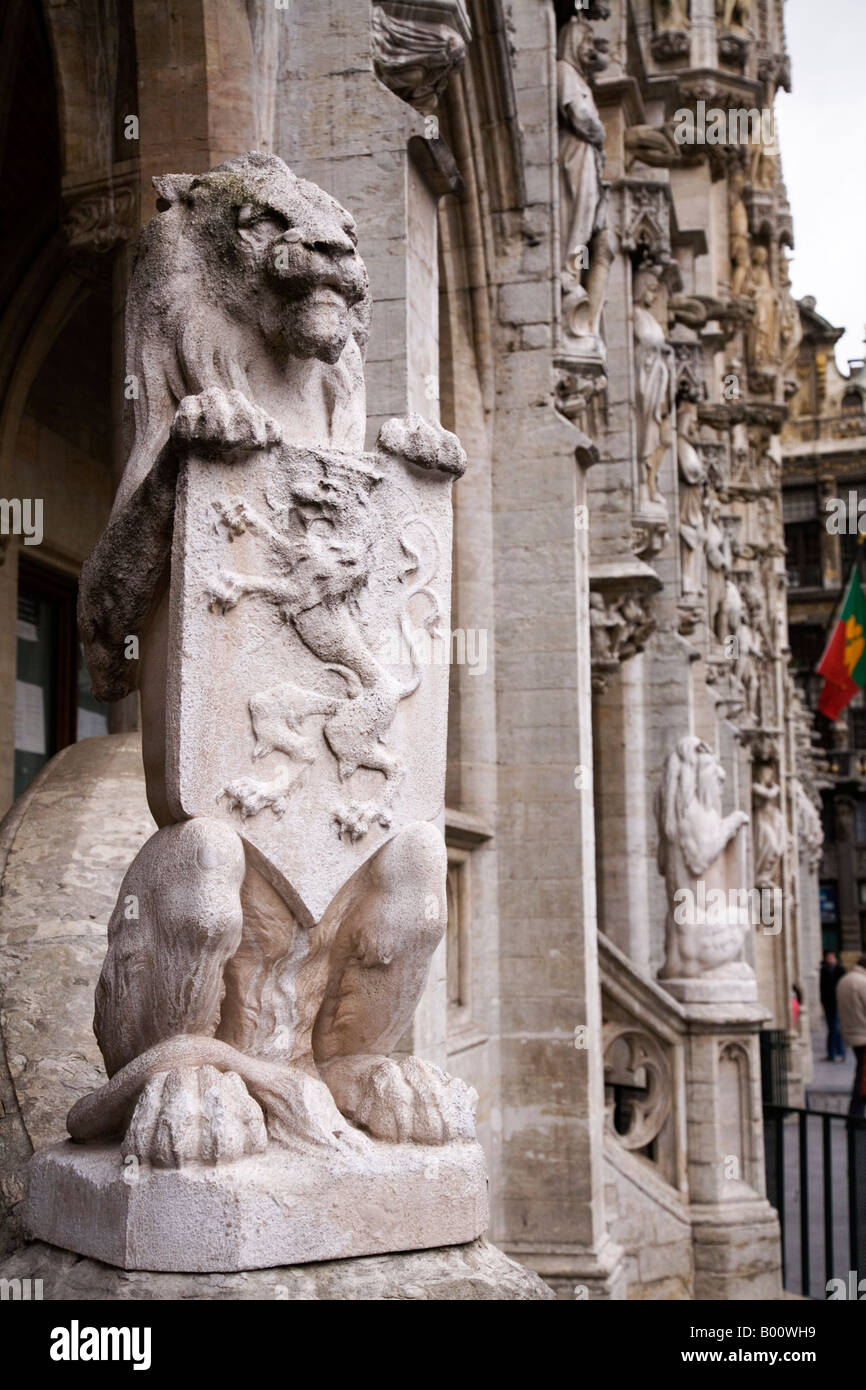 Stonemason arms hi-res stock photography and images - Alamy