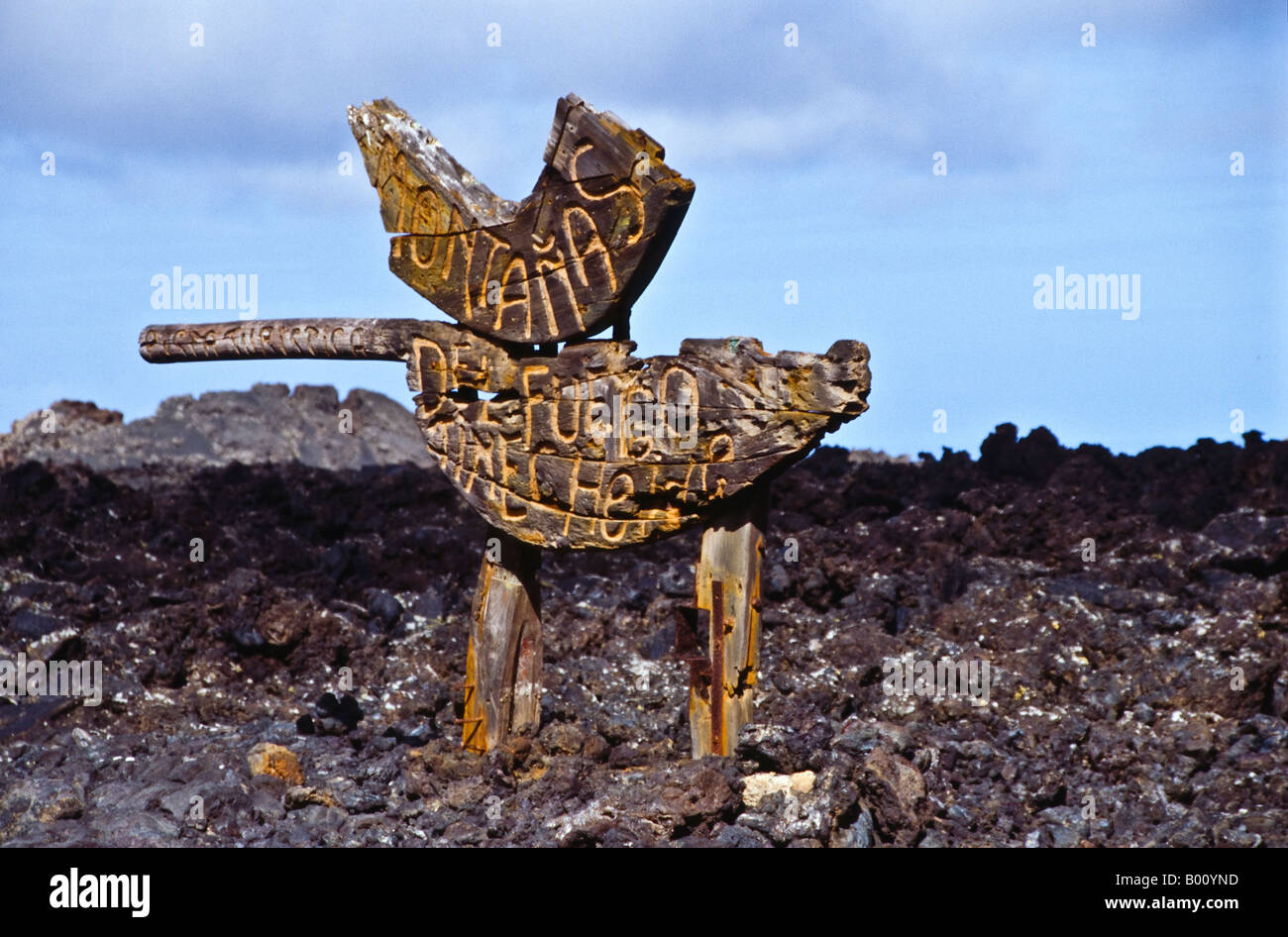 Nationalpark timanfaya montanas del fuego hi-res stock photography and ...