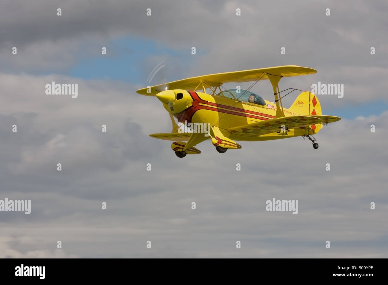 Aerobatic biplane hi-res stock photography and images - Alamy