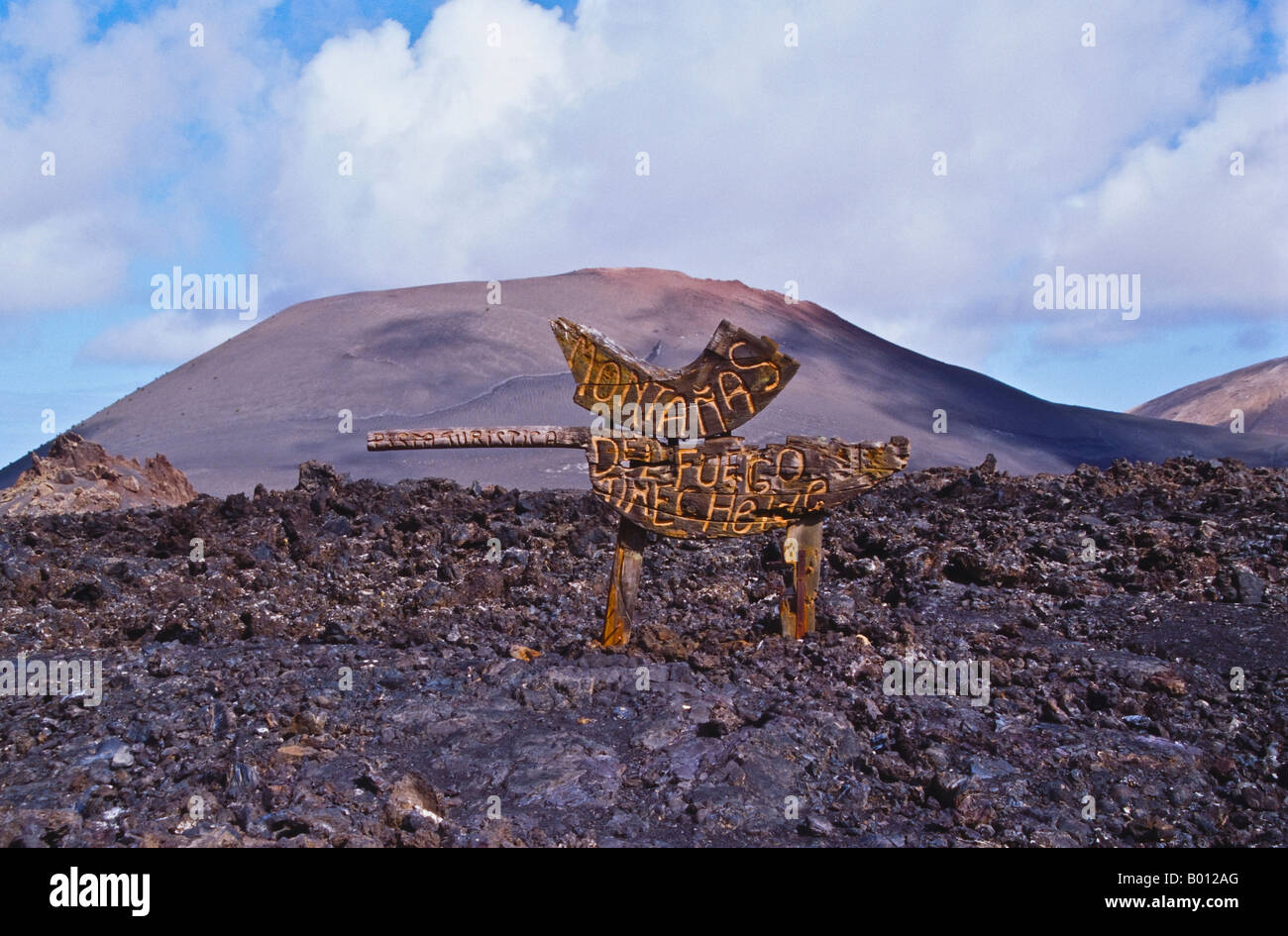 Nationalpark timanfaya montanas del fuego hi-res stock photography and ...