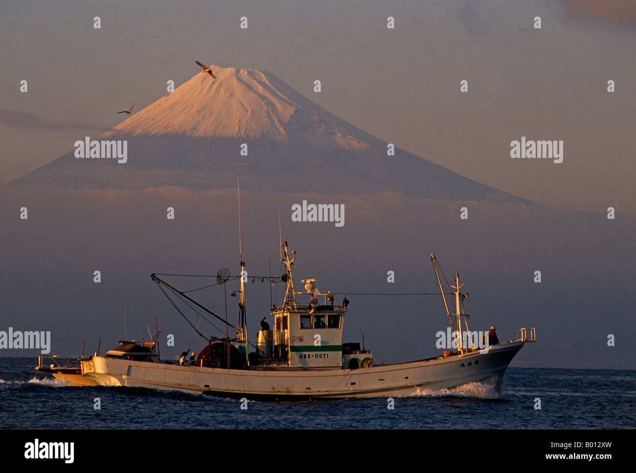 Japan, Honshu Island, Mount Fuji. Mount Fuji (Fujisan) is 3776 meters ...