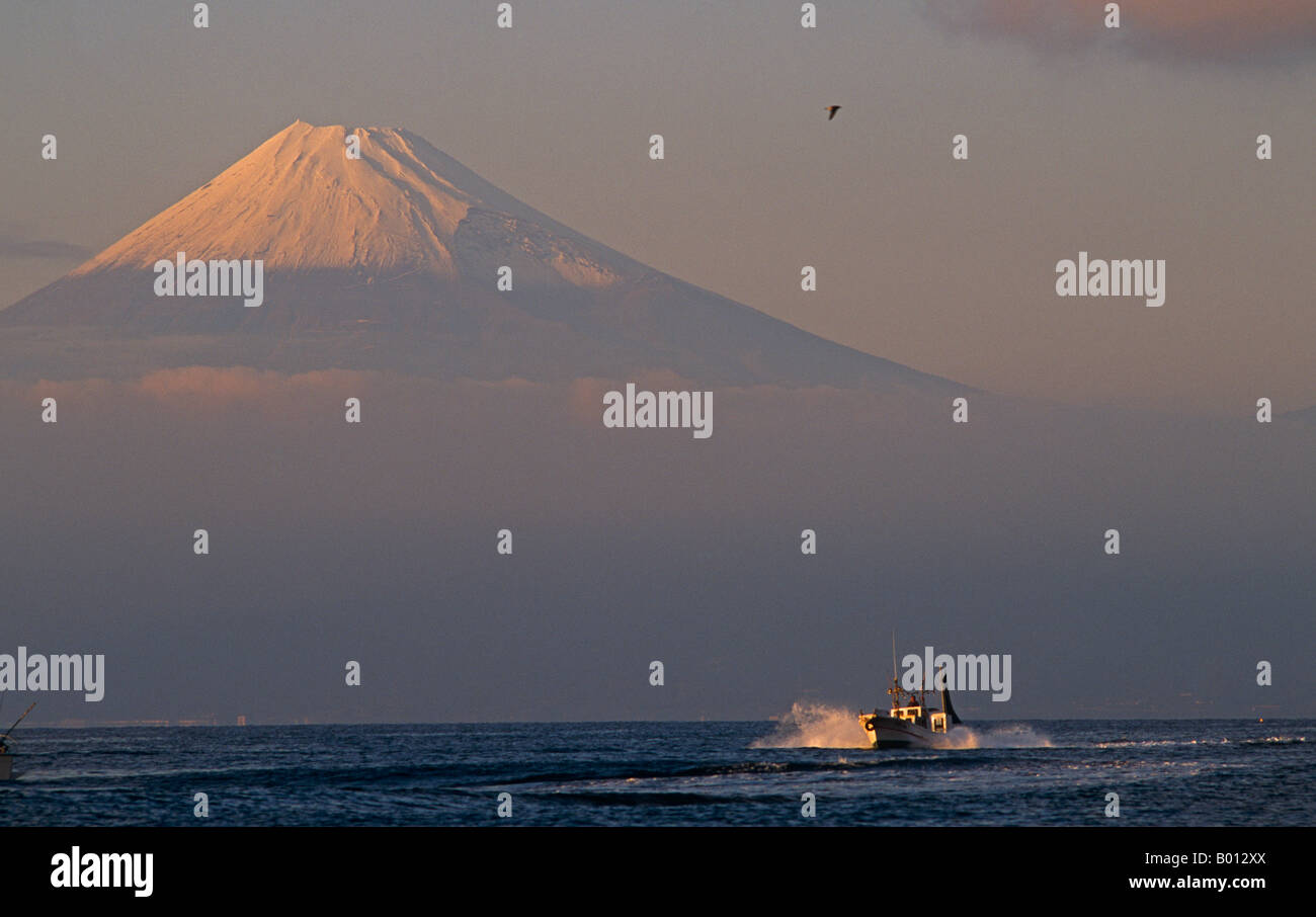 Japan, Honshu Island, Mount Fuji. Mount Fuji (Fujisan) is 3776 meters ...