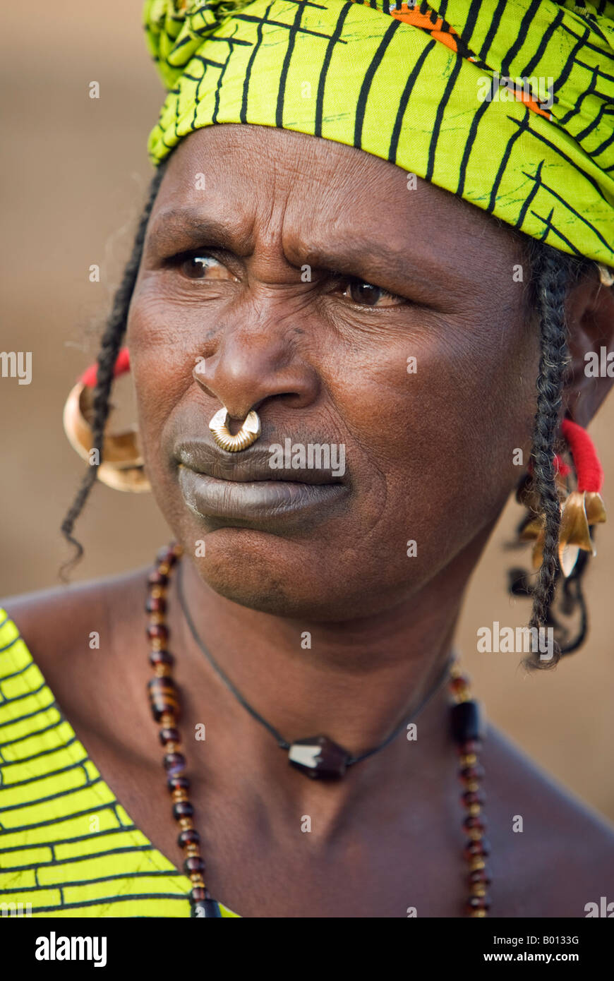 African gold jewellery hi-res stock photography and images - Alamy