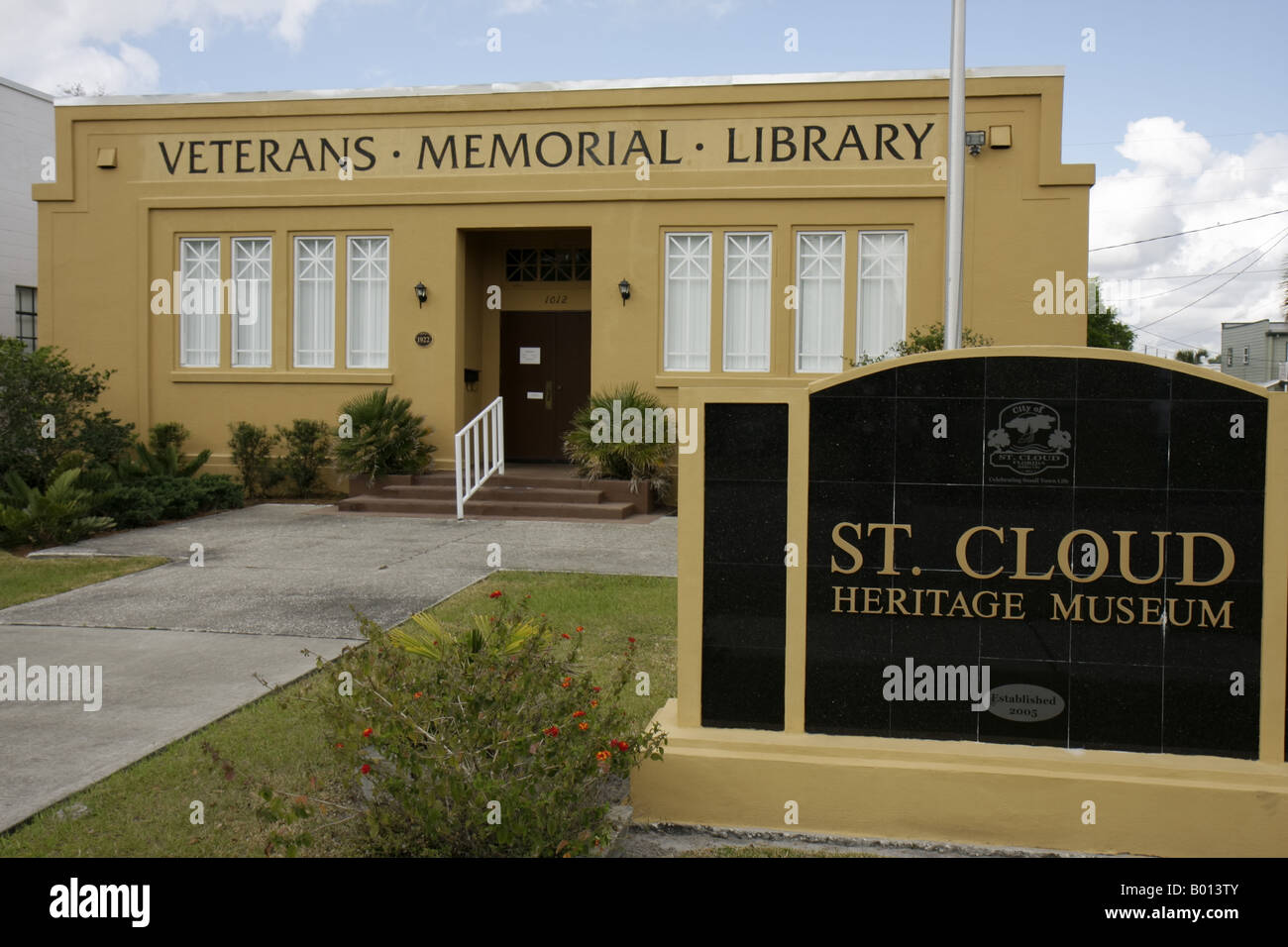 Veterans memorial library hi-res stock photography and images - Alamy