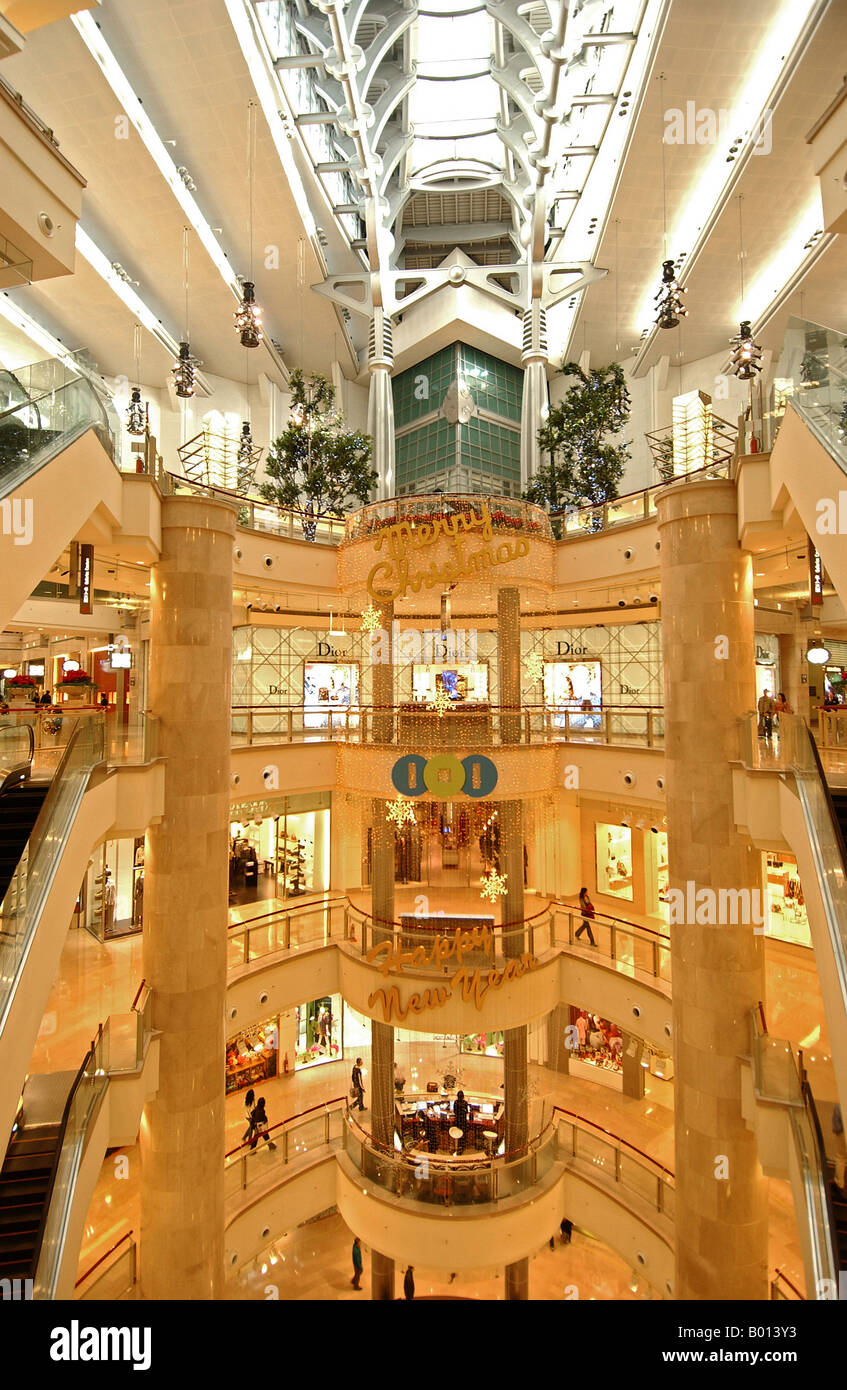 The shopping mall beneath Taipei 101, the world's tallest building ...