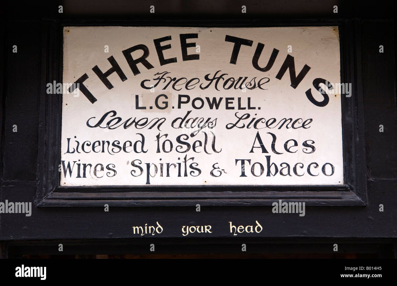 17th century inn pub sign hi-res stock photography and images - Alamy