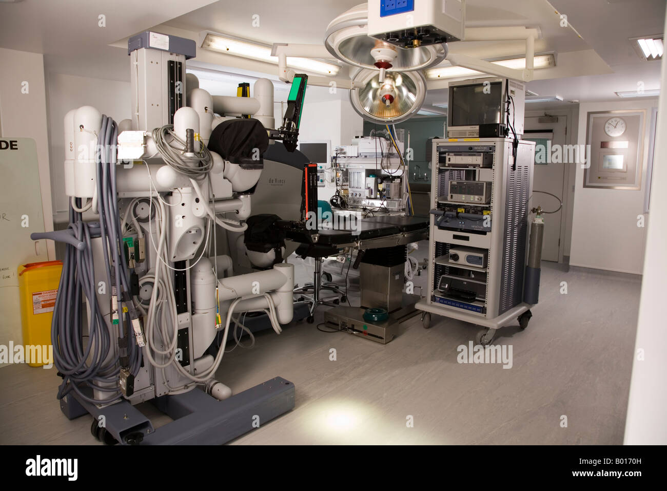 Modern walk-in operating theatre in a London Hospital Stock Photo - Alamy
