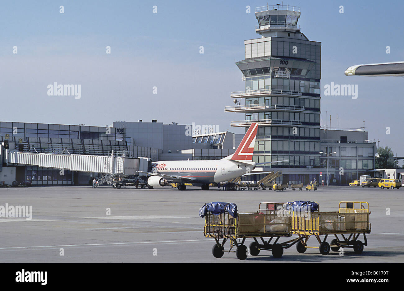 Vienna schwechat hi-res stock photography and images - Alamy
